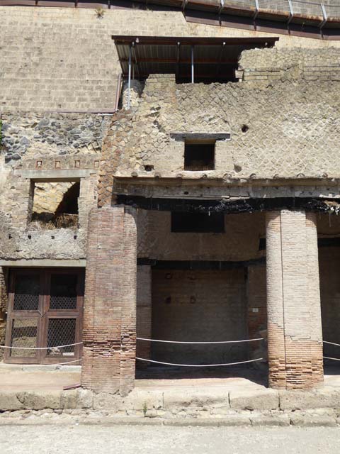 Decumanus Maximus, Herculaneum. May 2011. Looking towards east side of ...